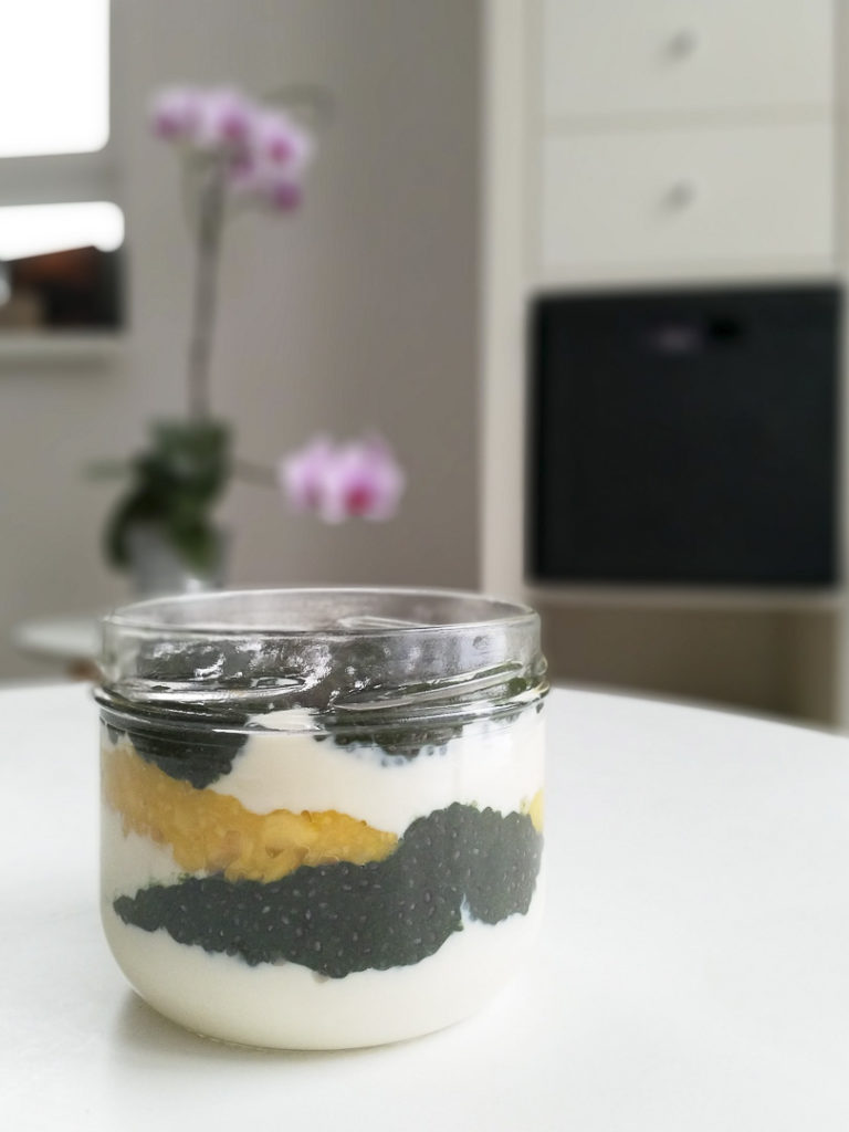 Recette : Alpro amandes, pudding de chia à la spiruline et mangue fraîche