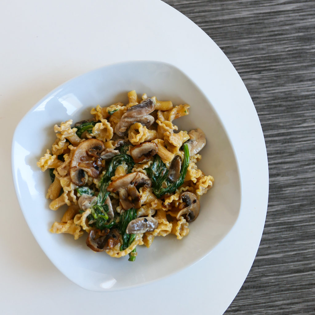 Pâtes aux champignons et aux épinards (vegan) - Les recettes de Julie Gri